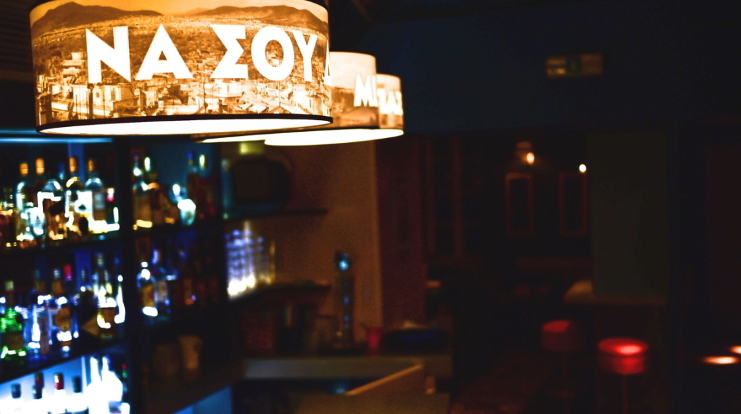 O Θέμης Καραμουρατίδης στα decks του Άγιου | Athens Voice