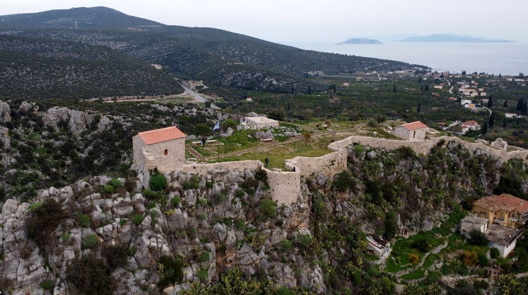 Νέα Επίδαυρος: Ανακαινίστηκε το Μεσαιωνικό Κάστρο | Athens Voice