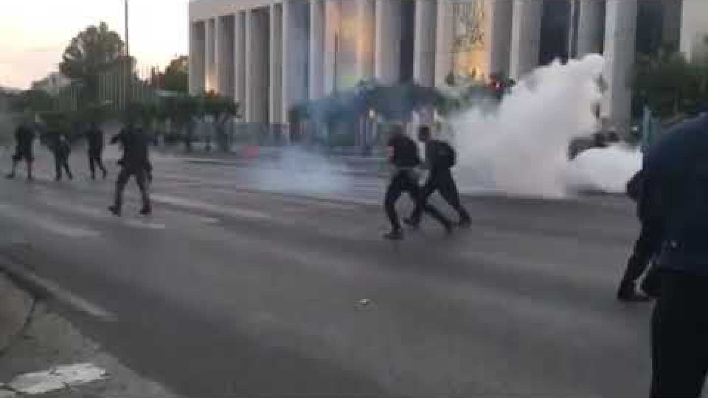 Επεισόδια στην αμερικανική πρεσβεία - Μολότοφ και χημικά
