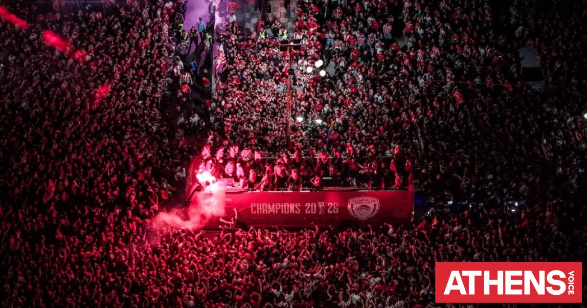 Ολυμπιακός: Αποθέωση ηρώων από 100.000 φιλάθλους σε ένα ολονύχτιο πάρτι ...