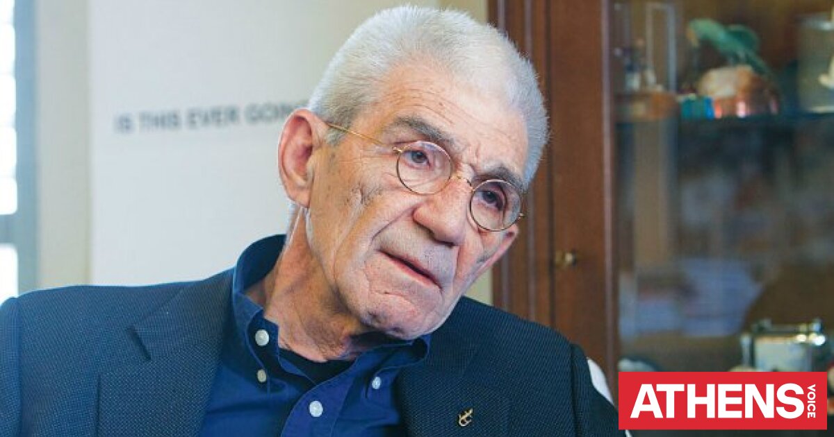 Ο Μπουτάρης έχει στο γραφείο του τον Spiderman (εικόνα) | Athens Voice