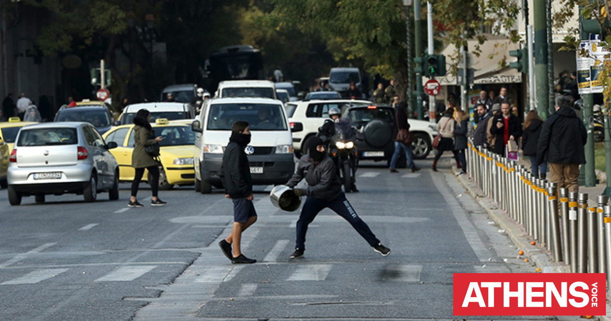 Πέτρες και νεράτζια κατά αστυνομικών στη Νομική (εικόνες) | Athens Voice
