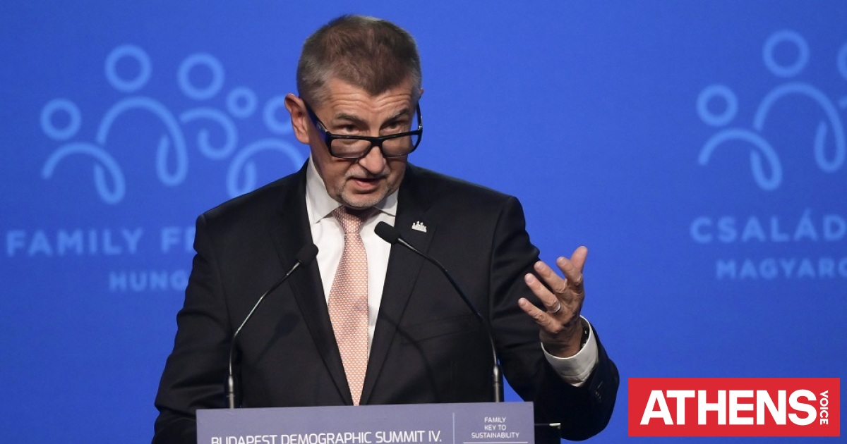 Pandora Papers: Σπρωξιά σε δημοσιογράφο στην Τσεχία (βίντεο) | Athens Voice