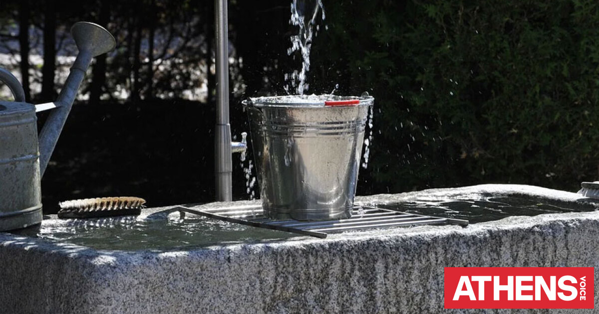 Zεστό νερό με τον κουβά σε πεντάστερο ξενοδοχείο στη Ζιμπάμπουε ...