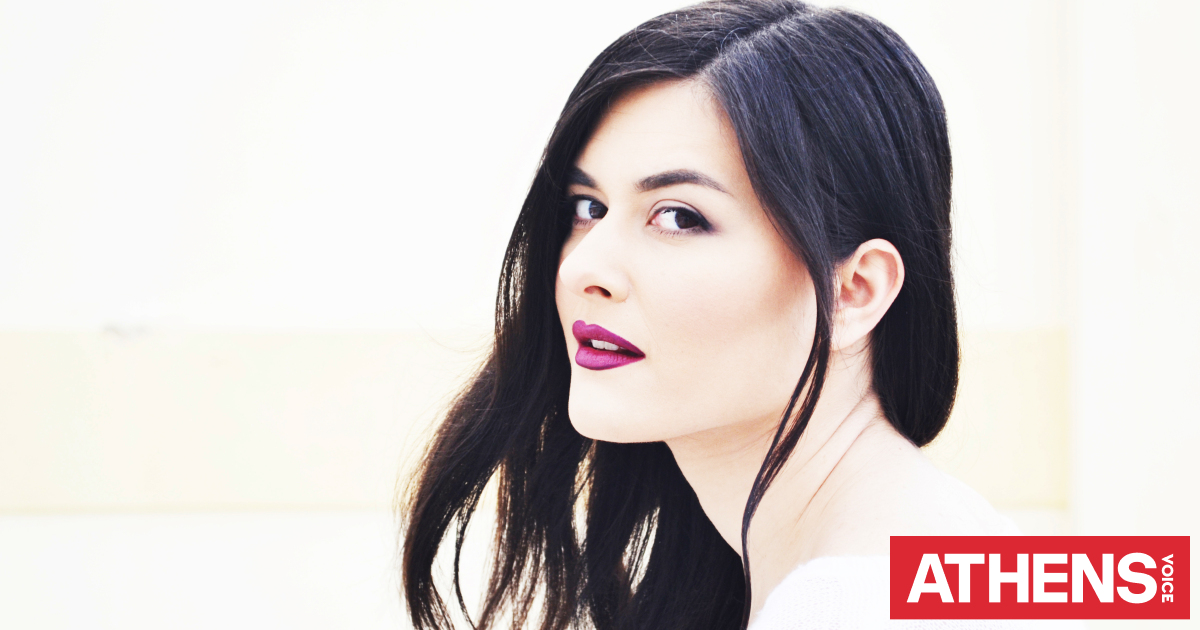 Αλεξάνδρα Κόνιακ Full Band Live στο HolyWood Stage | Athens Voice