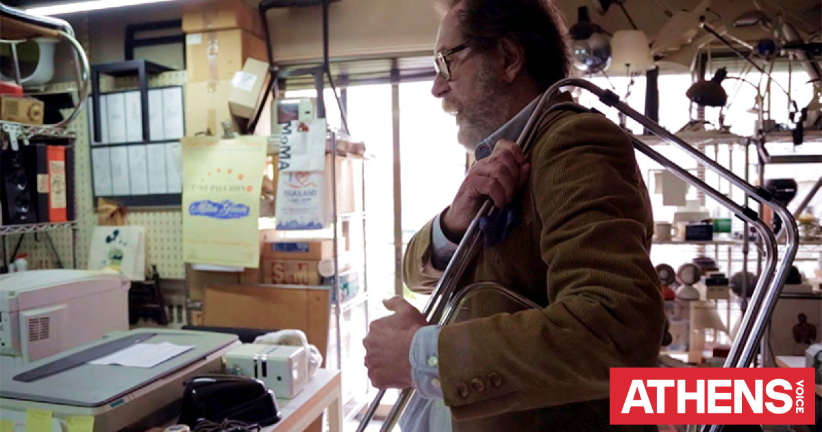 How to steal a chair | Athens Voice