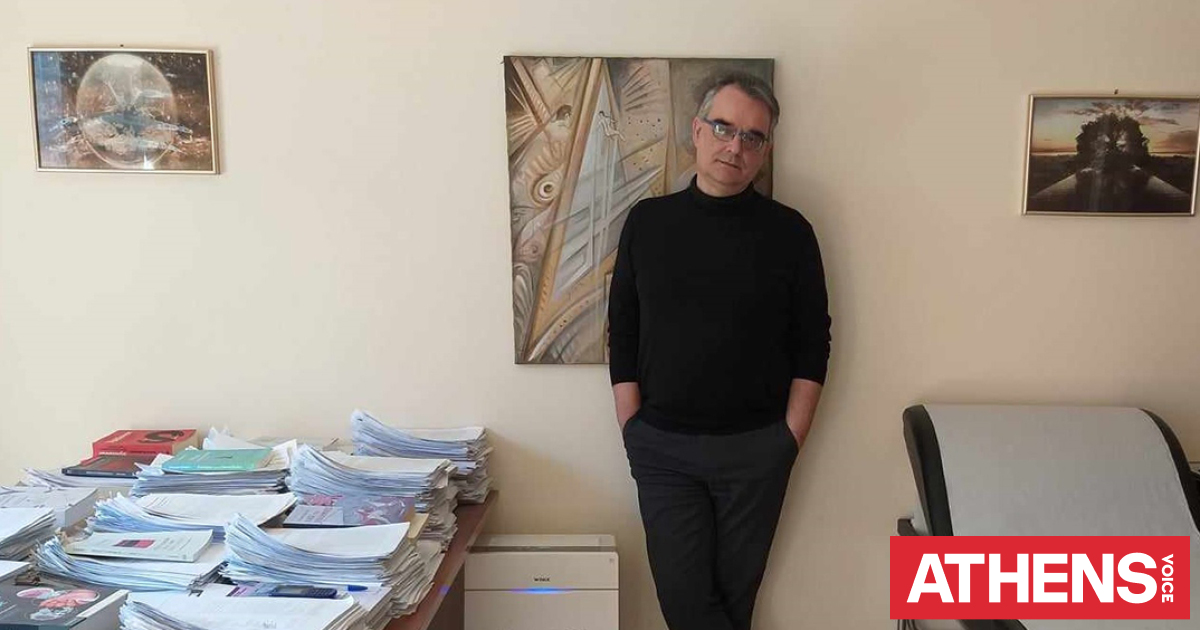 Γιώργος Παππάς: Ο γιατρός που μίλησε πρώτος για την πανδημία | Athens Voice