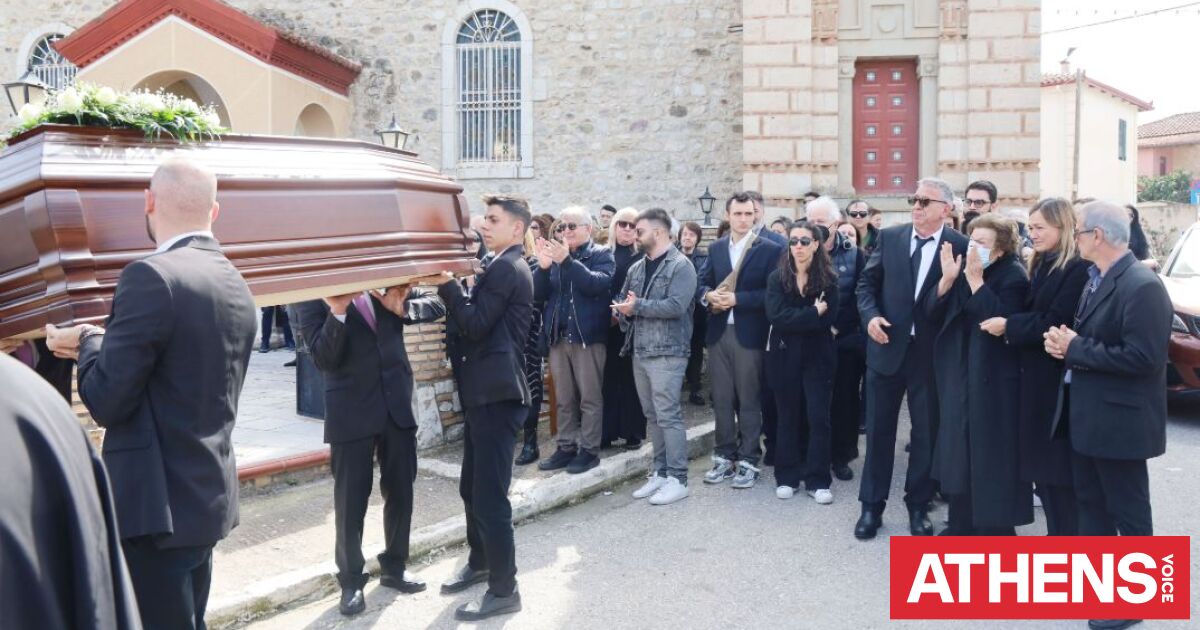 Συγκίνηση στην κηδεία της Καίτης Κωνσταντίνου - Πλήθος συναδέλφων στο ...